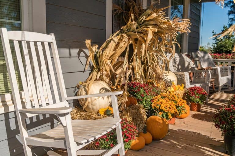 10 Outdoor Fall Décor Ideas For Your Balcony - Balcony Boss