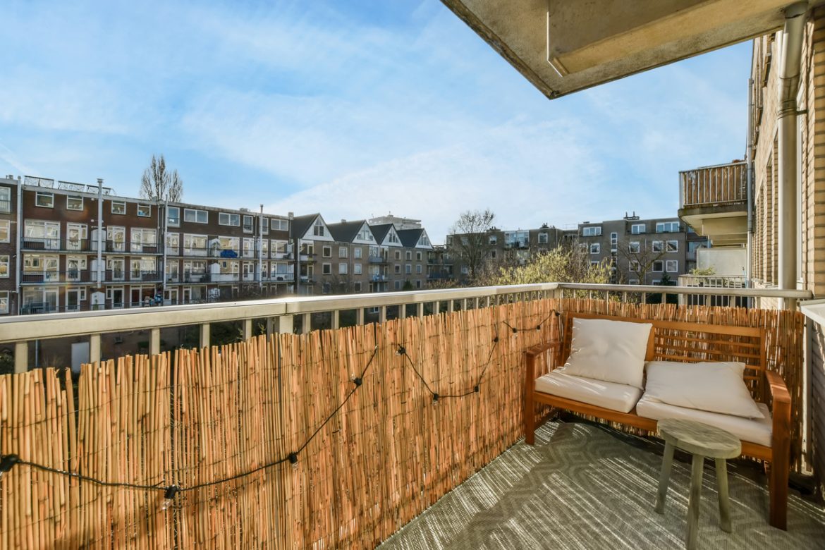 No Drilling Required! 4 Renter-Friendly Methods for Hanging Balcony ...