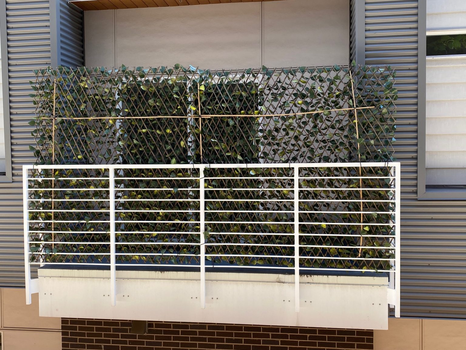 9 Ways to Use an Expandable Trellis or Lattice - Balcony Boss